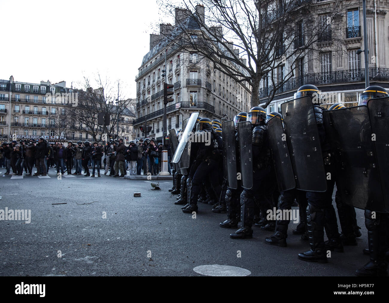 Crs riot policemen hi-res stock photography and images - Alamy