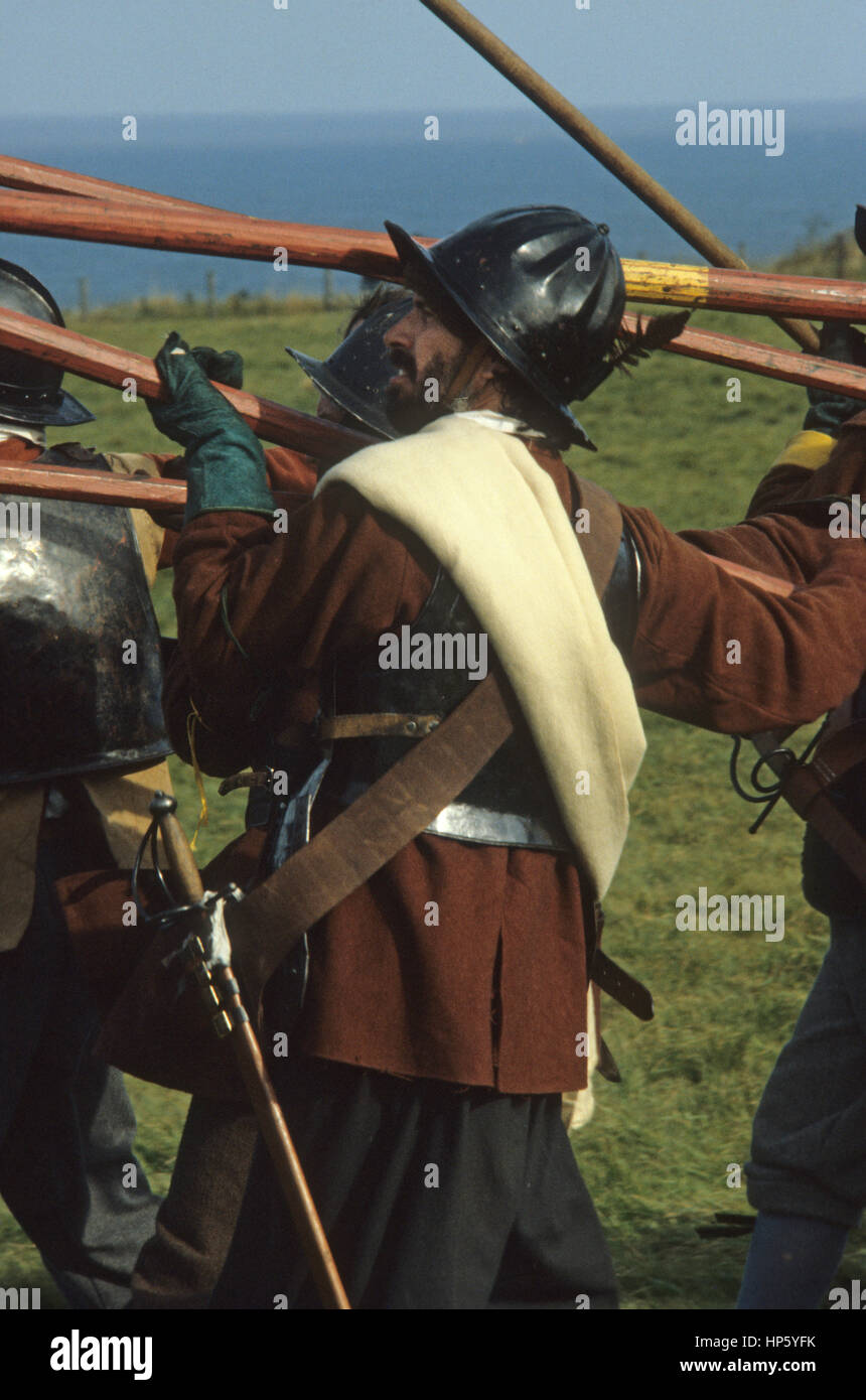 English civil war fight hi-res stock photography and images - Alamy
