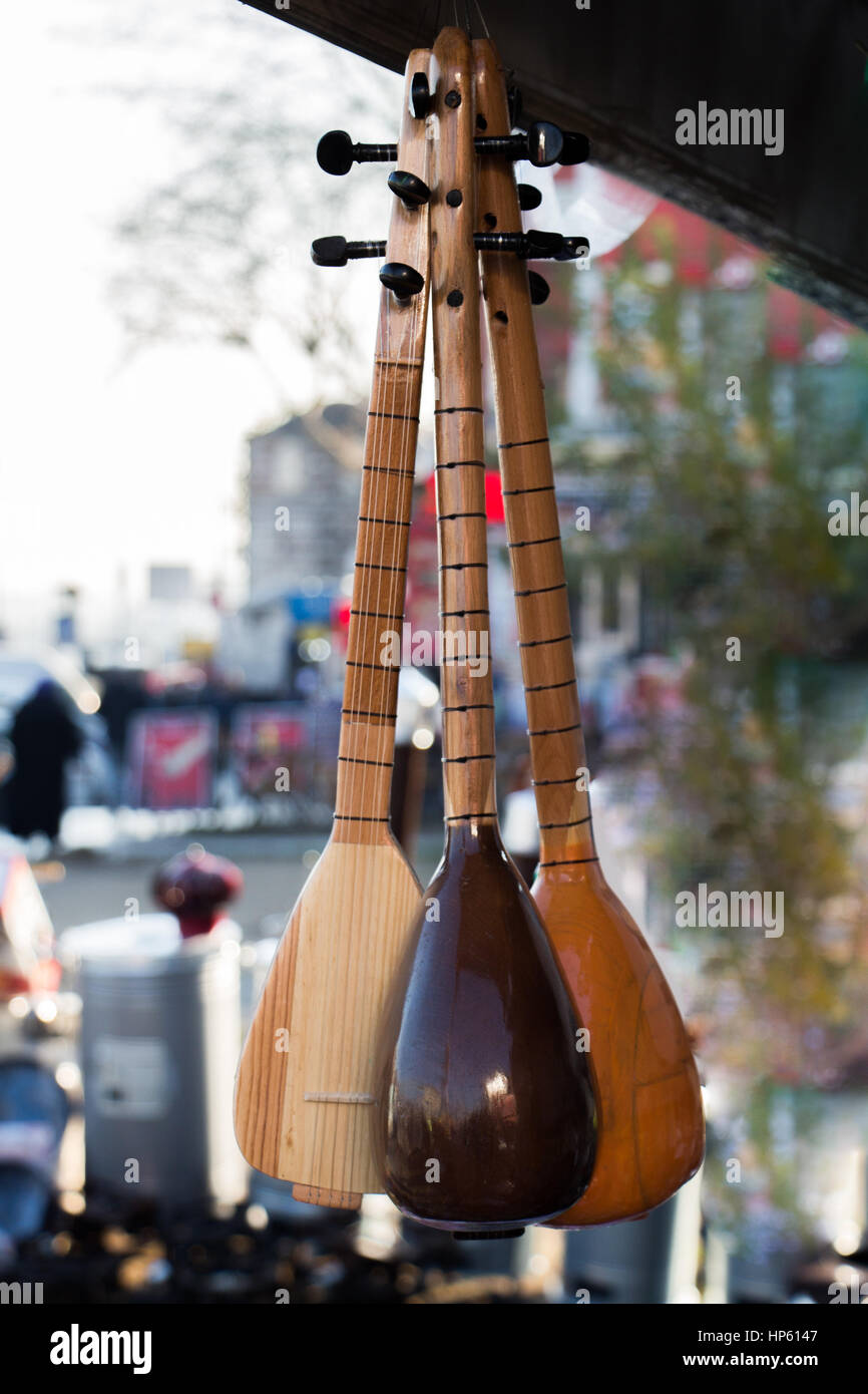 Set of Turkish musical instrument saz in a bazaar Stock Photo - Alamy