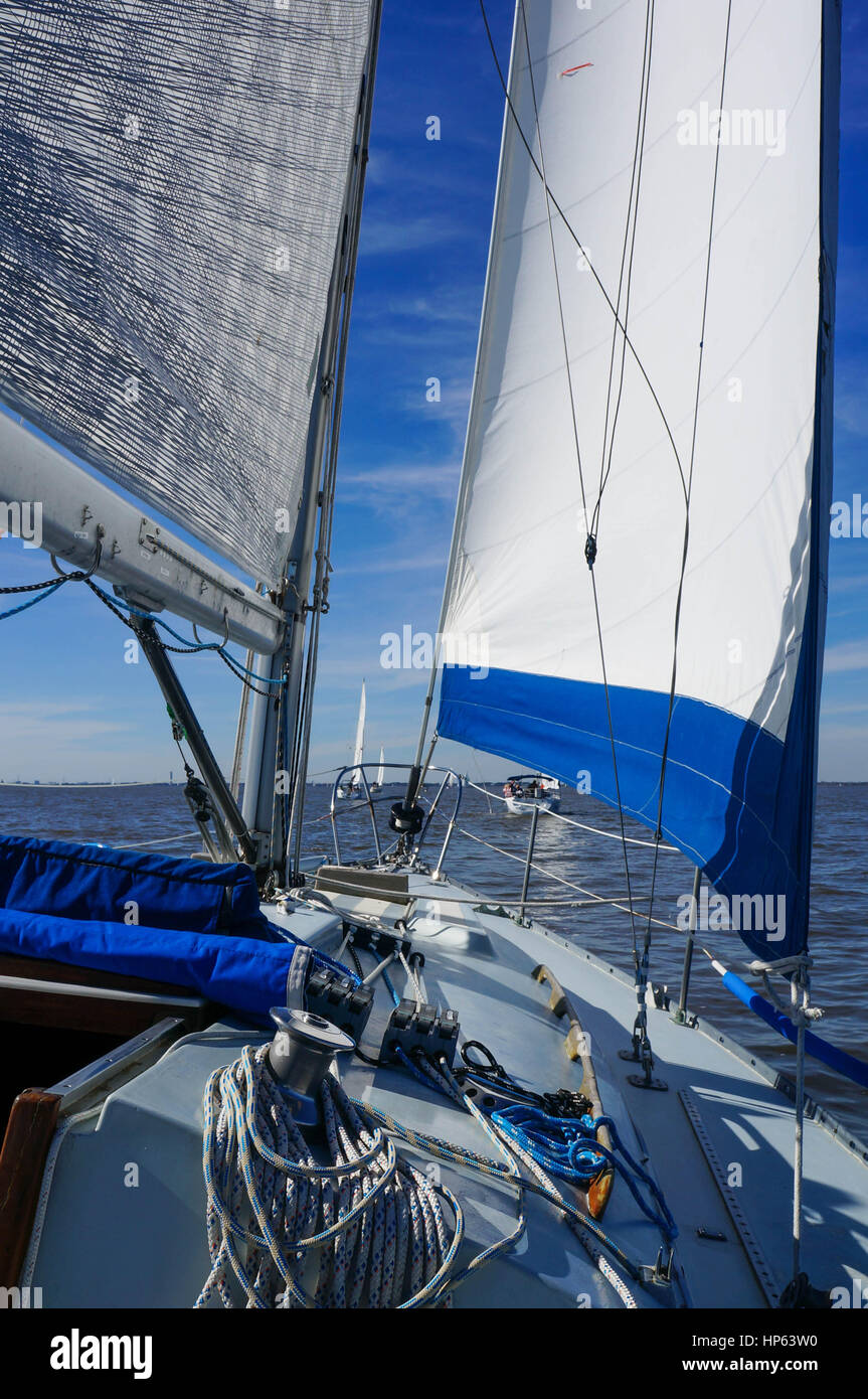 Vertical photo of sailboat hi-res stock photography and images - Alamy
