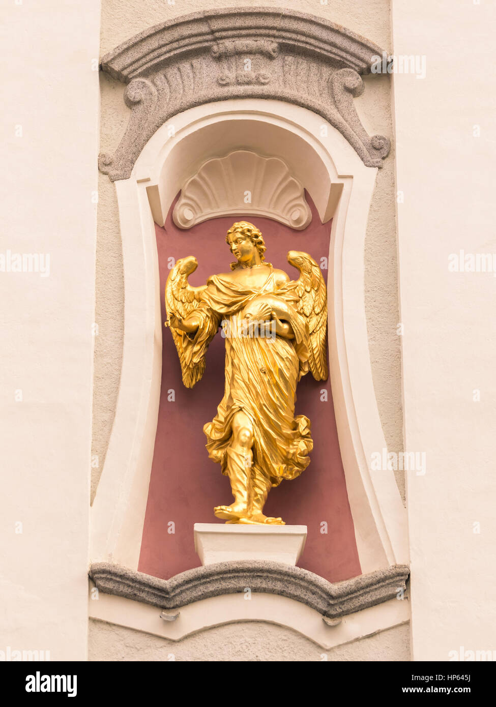 Golden angel sculpture hi-res stock photography and images - Alamy