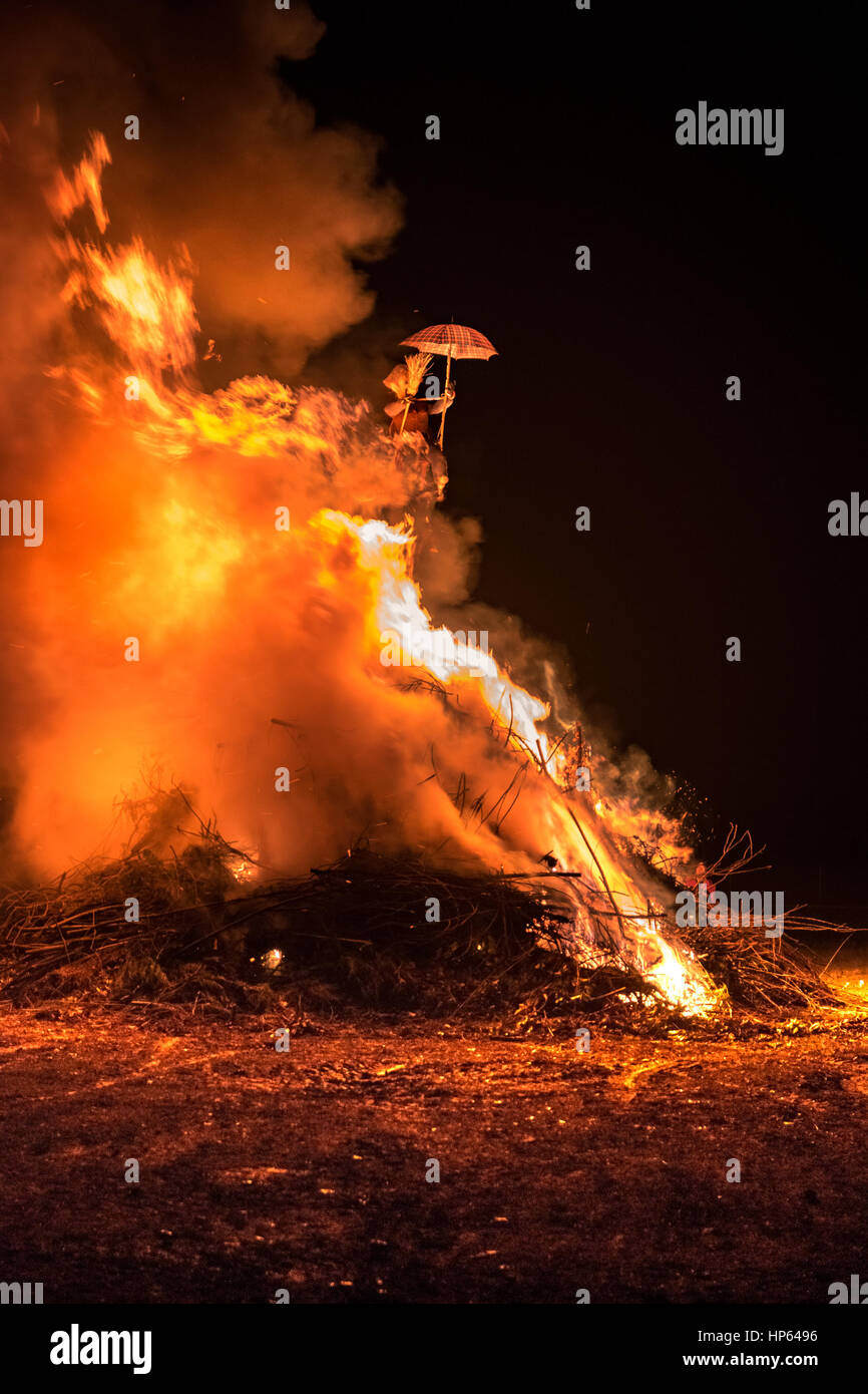 Witch burning stake hi-res stock photography and images - Alamy