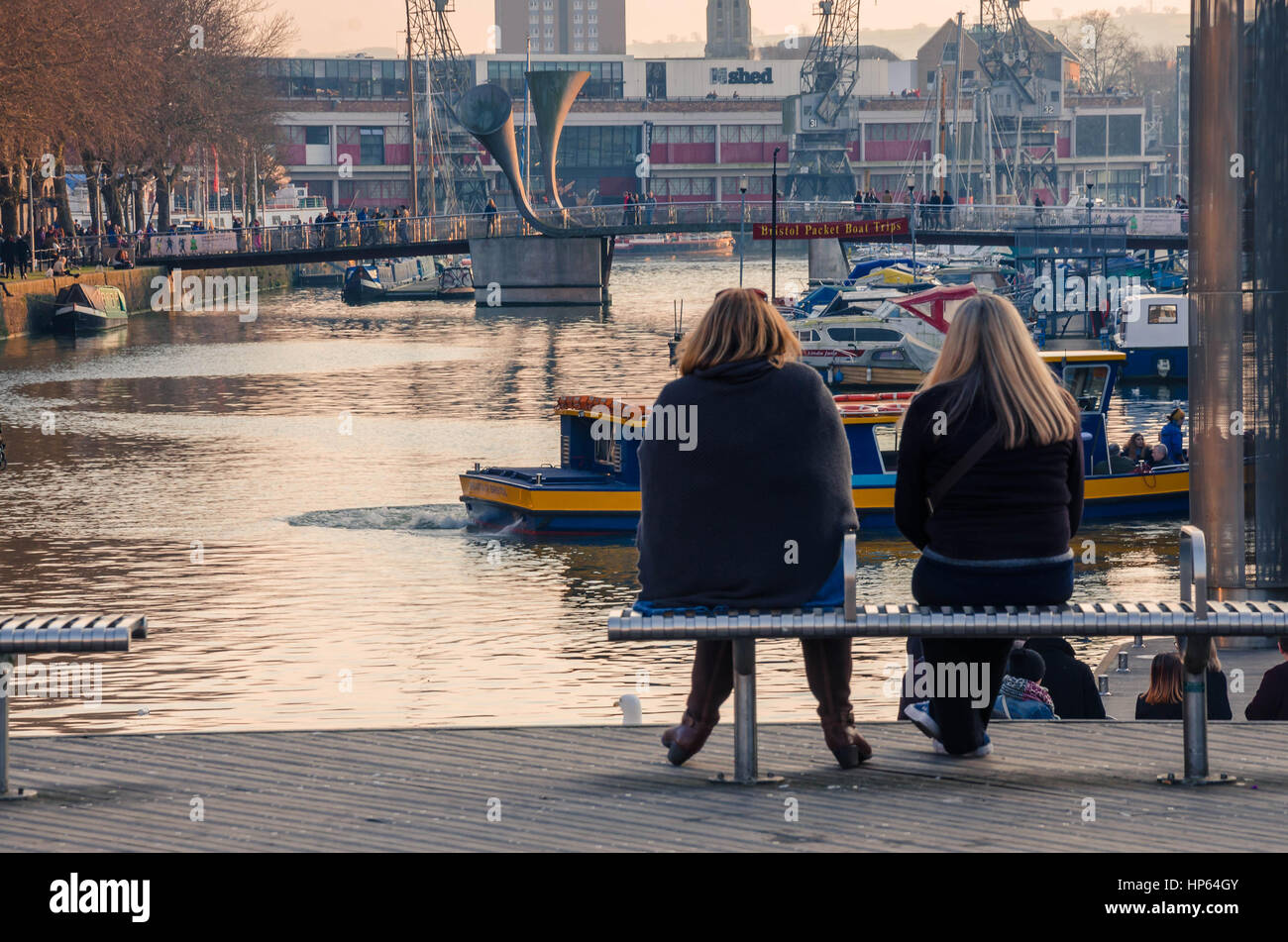 Two ladies sitting on bench hi-res stock photography and images - Alamy
