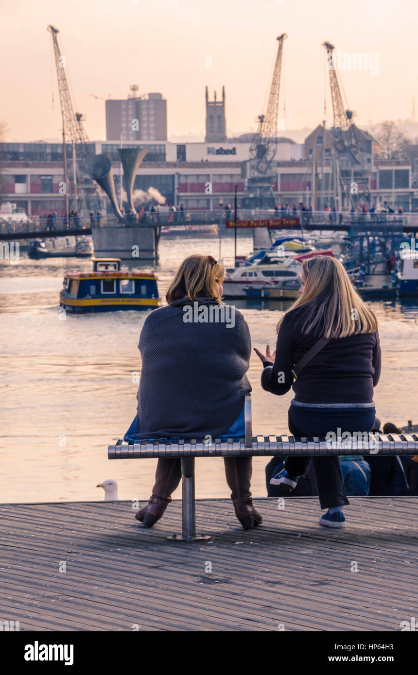 Two ladies sitting on bench hi-res stock photography and images - Alamy