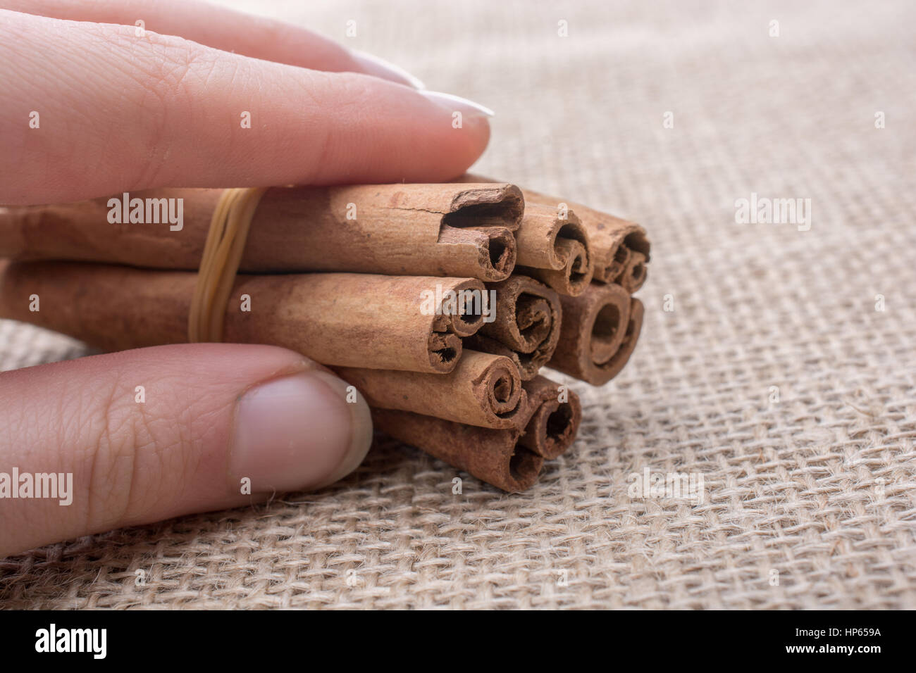 Cinnamon sticks placed on a linen canvas Stock Photo - Alamy