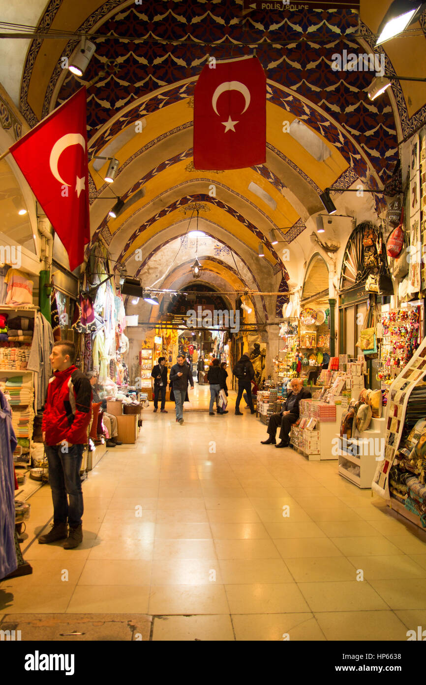 View of the shops in the Grand Bazaar in Istanbul Stock Photo - Alamy