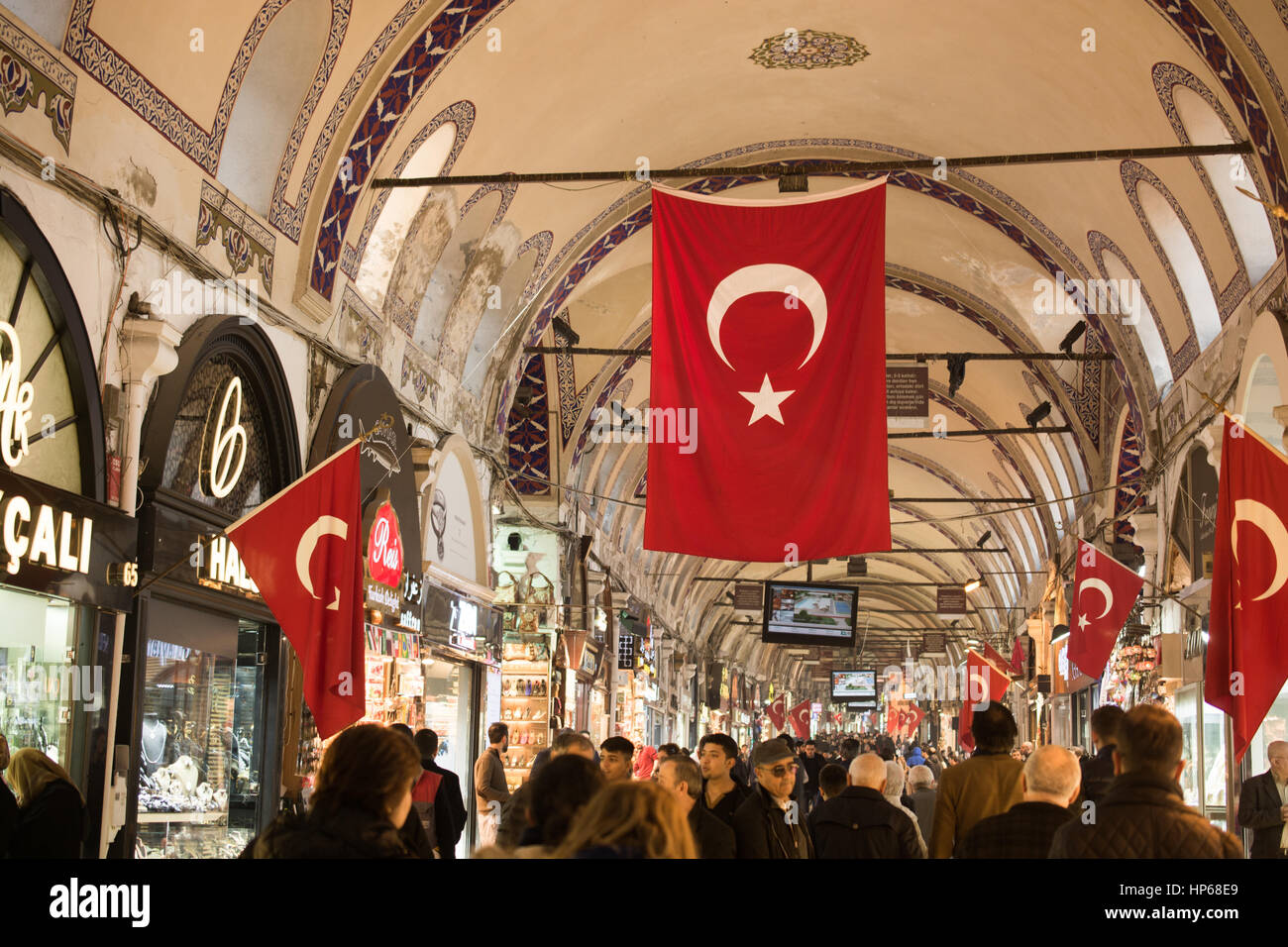 View of the shops in the Grand Bazaar in Istanbul Stock Photo - Alamy