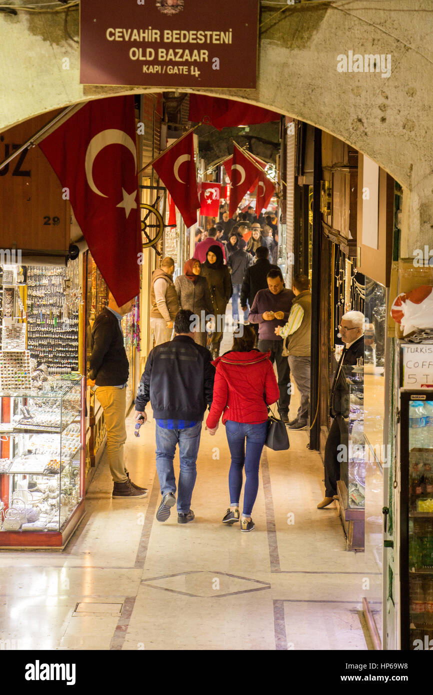 View of the shops in the Grand Bazaar in Istanbul Stock Photo - Alamy