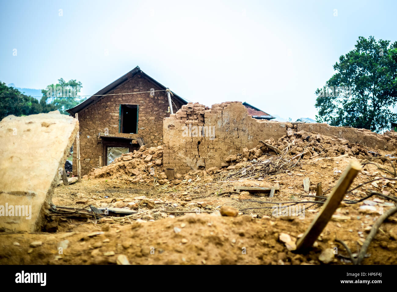 Earthquake damage house hi-res stock photography and images - Alamy