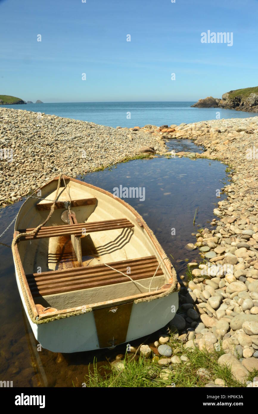Row boat leading a ship hi-res stock photography and images - Alamy