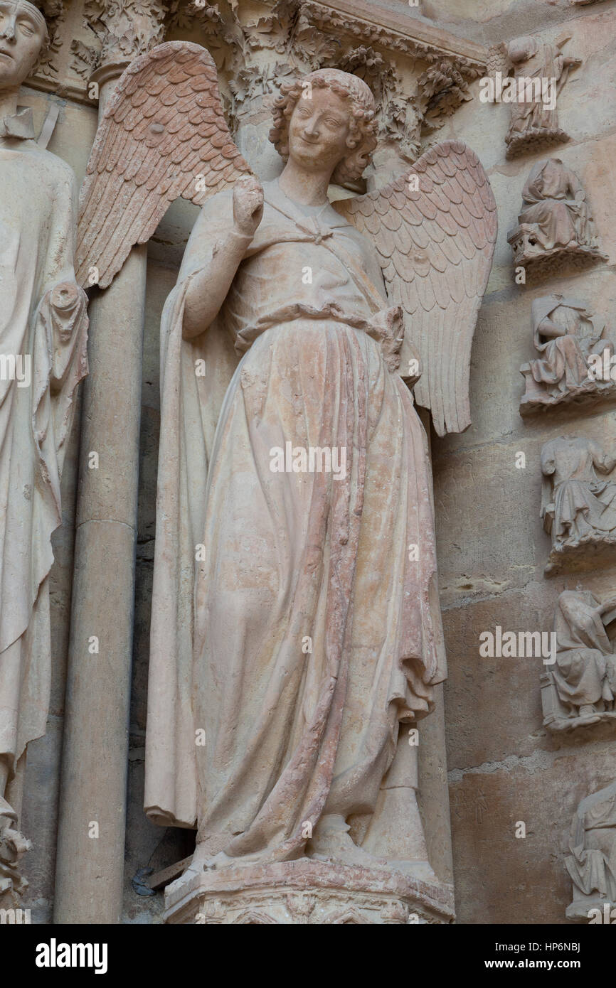 Smiling angel hi-res stock photography and images - Alamy