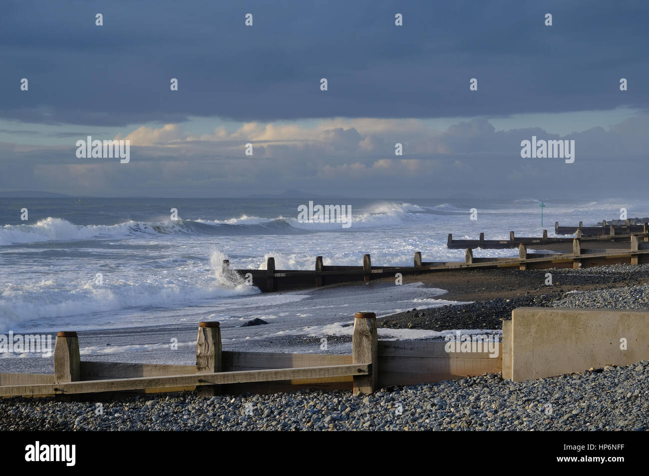 Timber sea groynes hi-res stock photography and images - Alamy