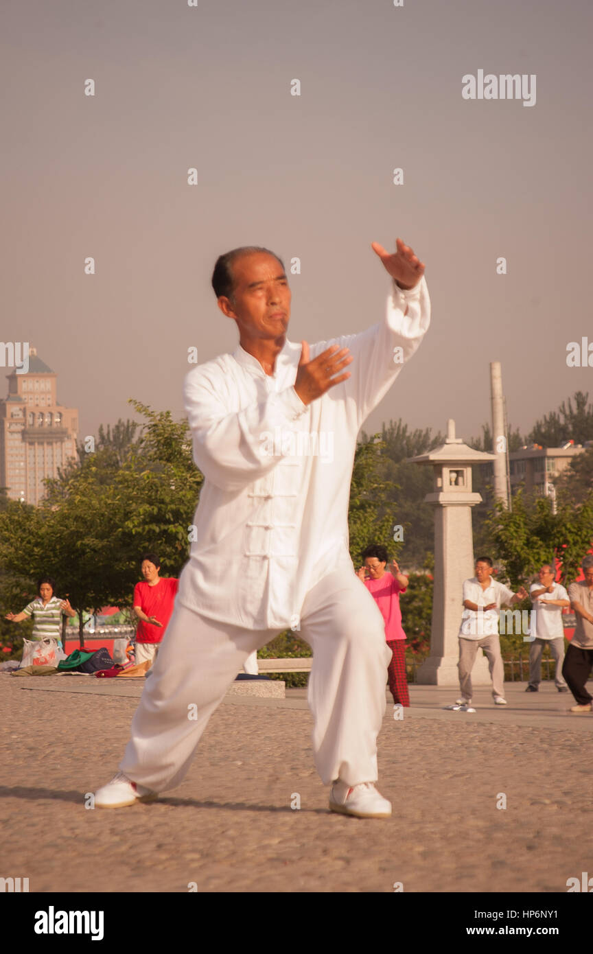 Tai chi morning hi-res stock photography and images - Alamy