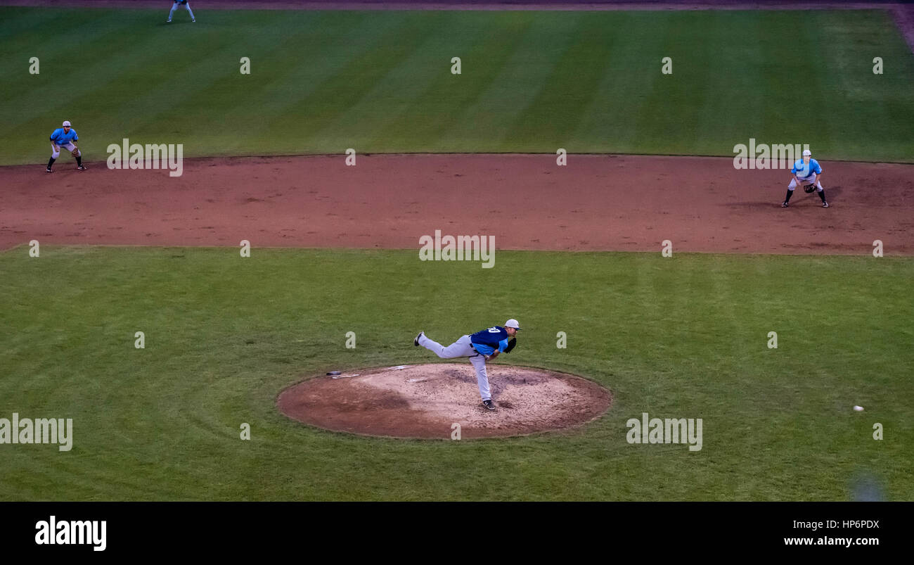 Boys baseball game action hi-res stock photography and images - Alamy
