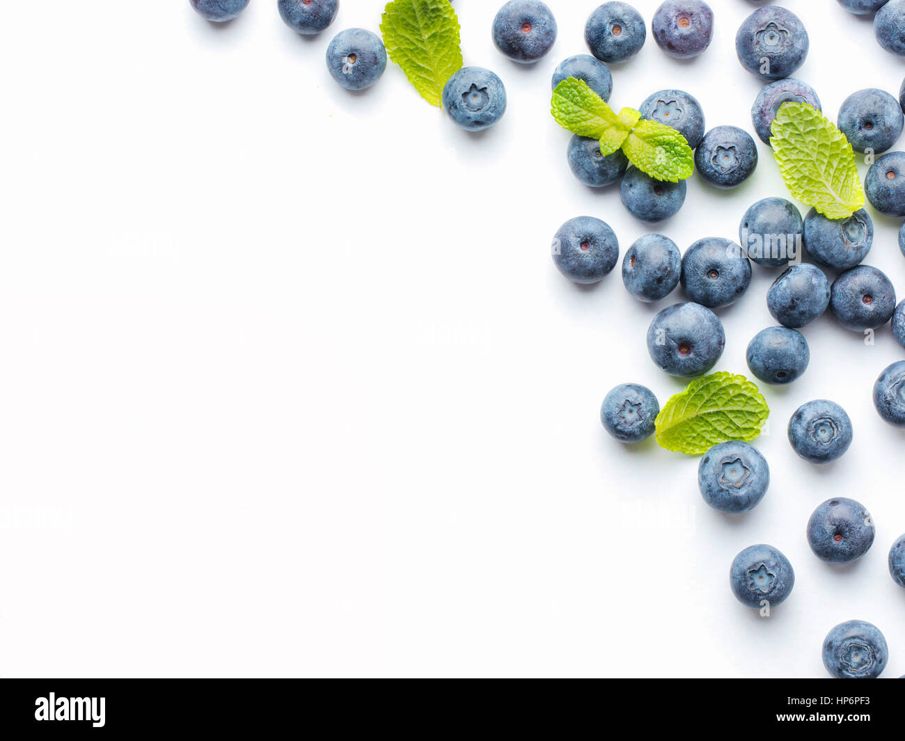 Blueberries isolated on white background. Blueberry border design. Ripe ...