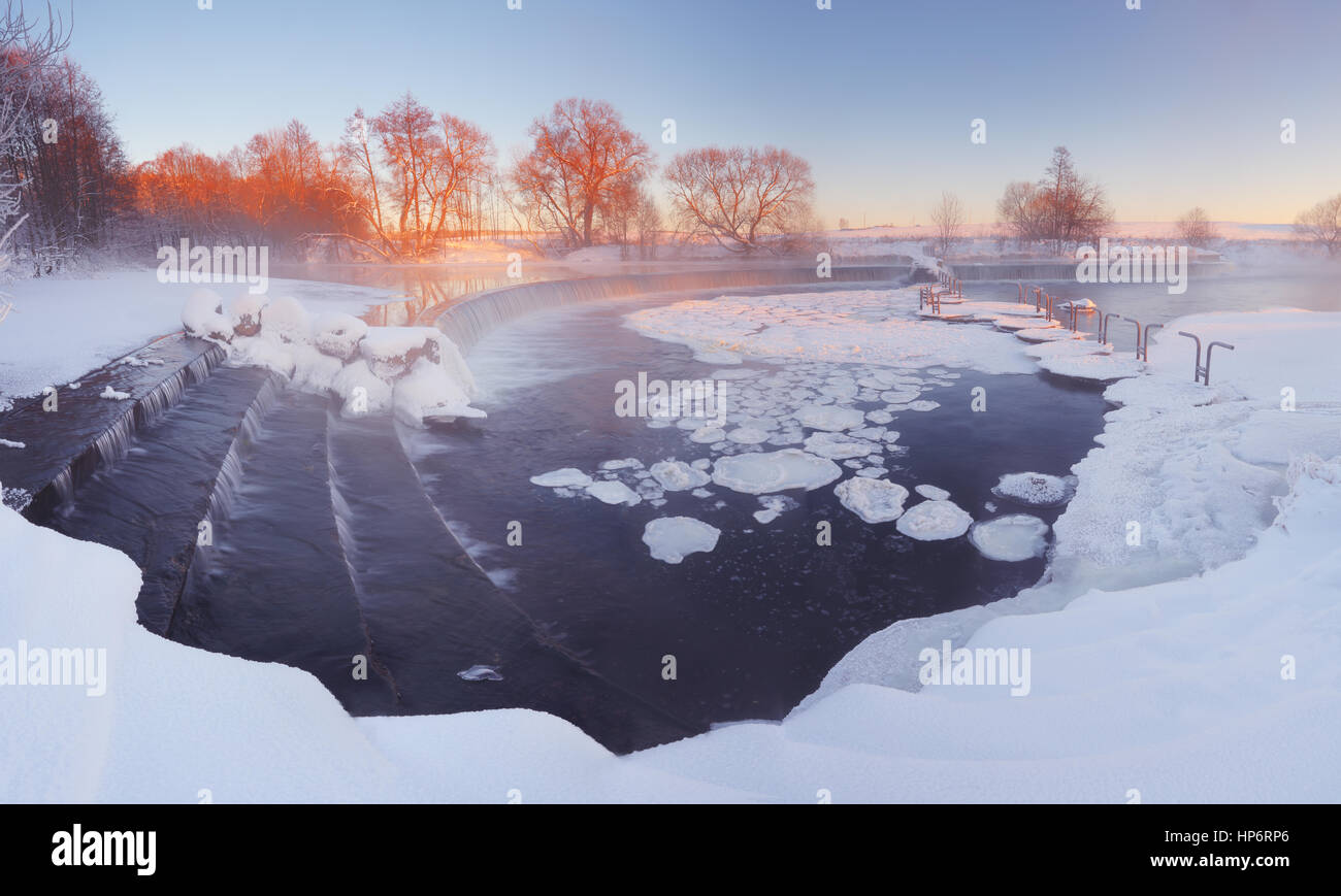 Snow and waterfall background hi-res stock photography and images - Alamy