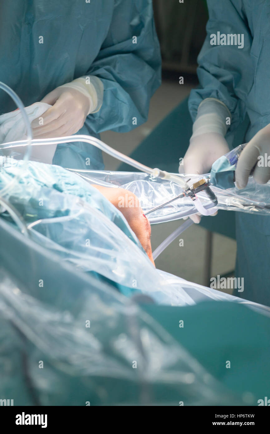 Knee keyhole surgery hospital hi-res stock photography and images - Alamy