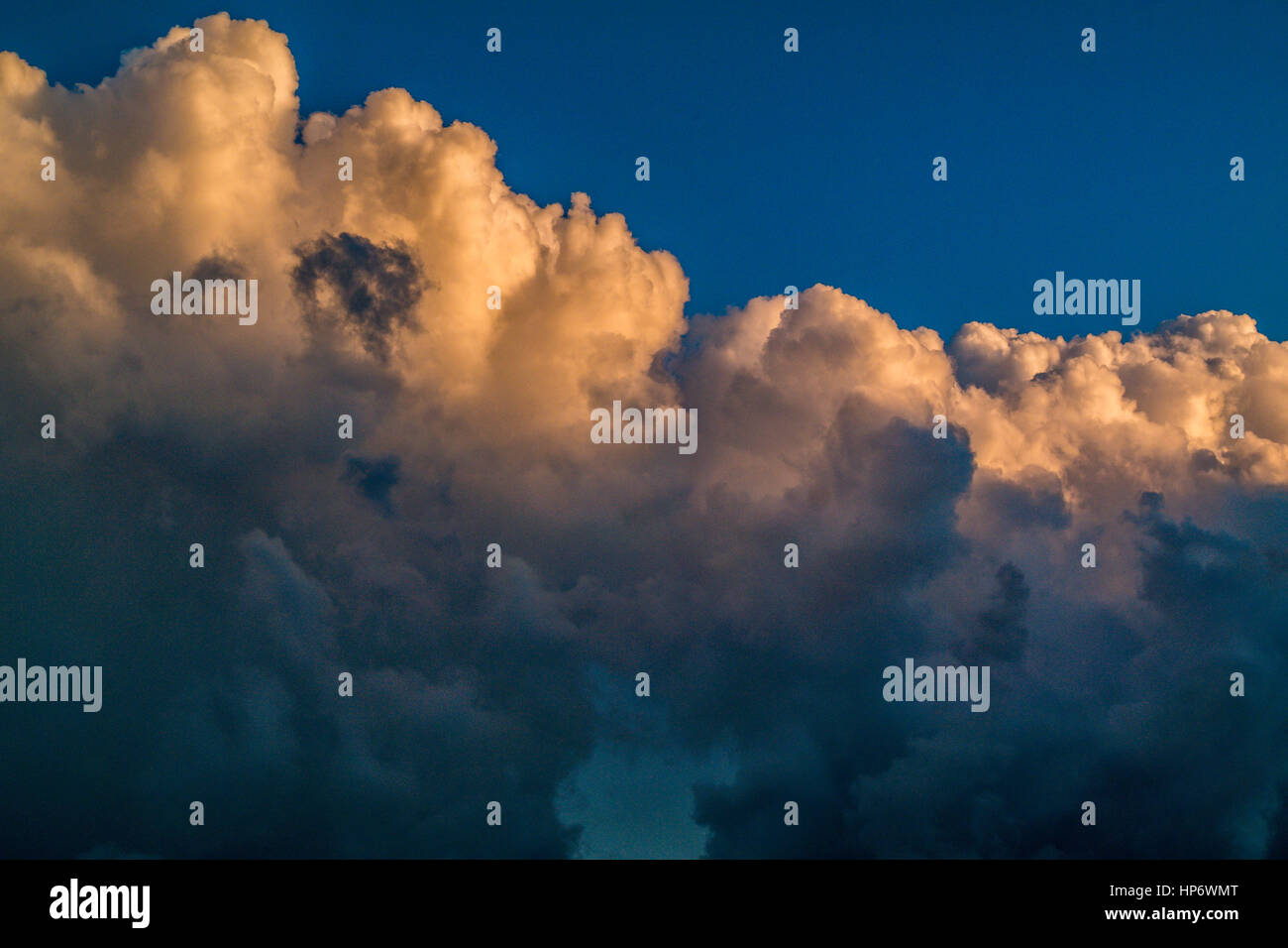 Golden sun rays hi-res stock photography and images - Alamy