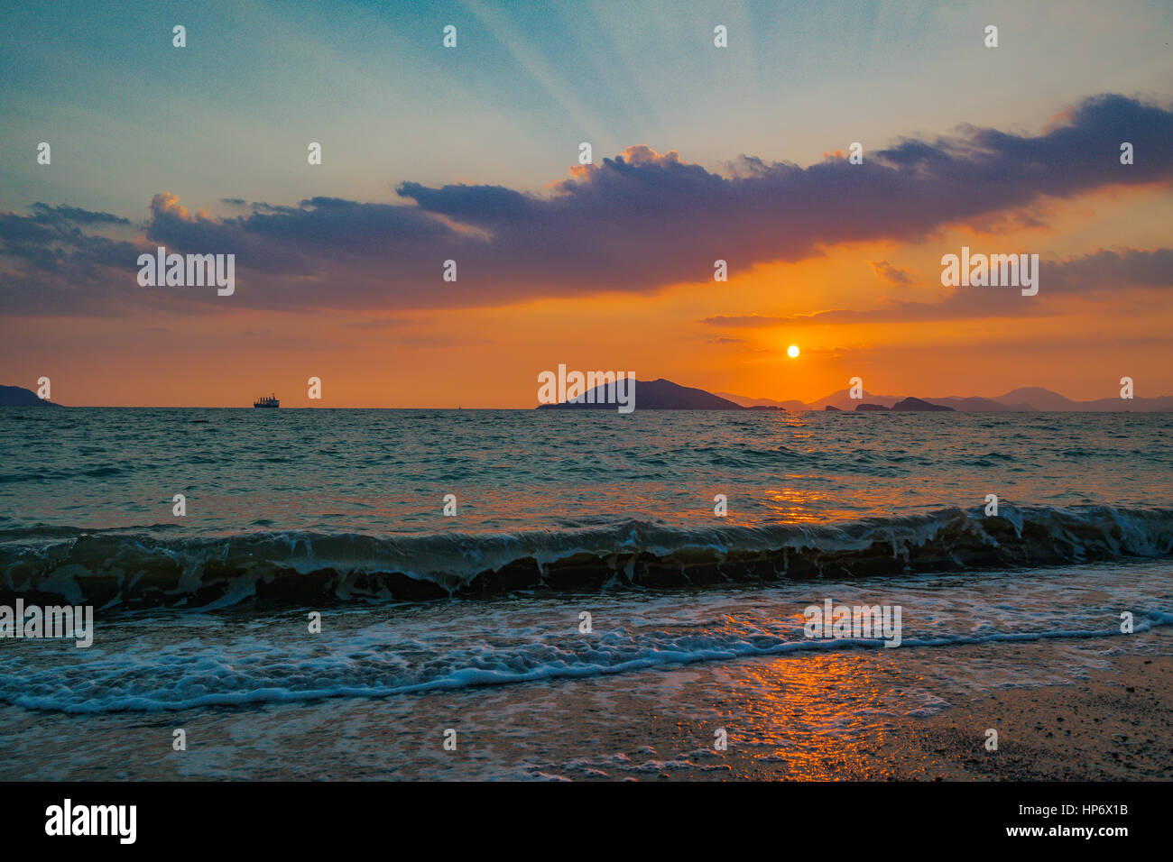 Couple behing glass hi-res stock photography and images - Alamy