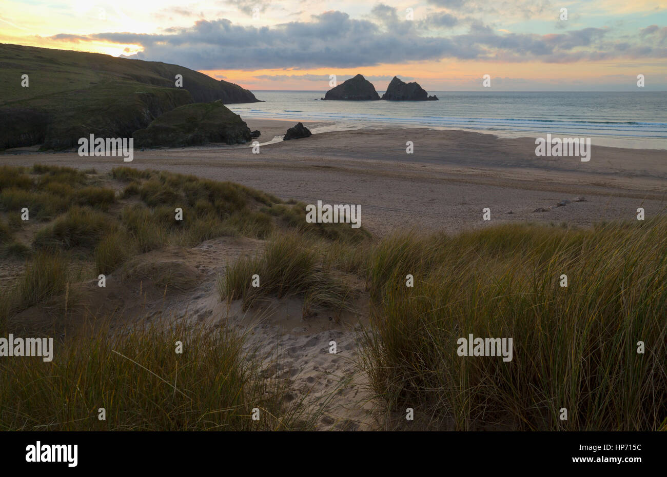 Sun going down over Holywell Bay in North Cornwall Stock Photo - Alamy