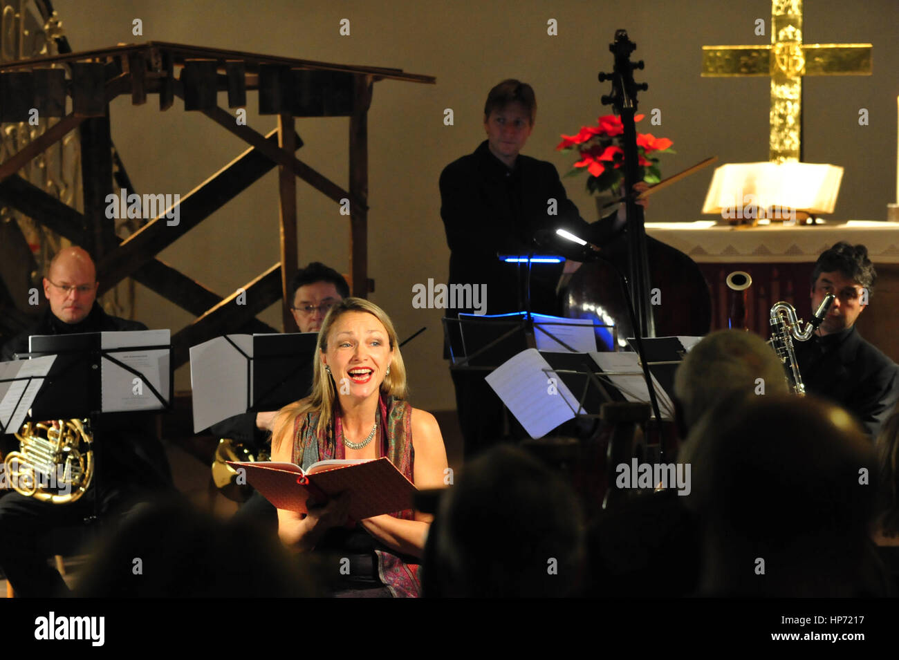 Opera singer female orchestra hi-res stock photography and images - Alamy