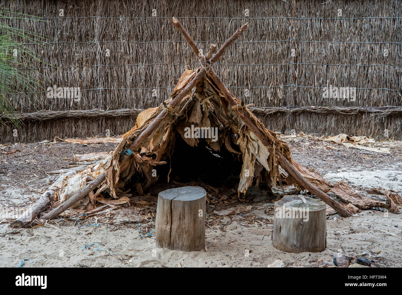 Australian aboriginal hut in Wangi Mia meeting place, Yanchep National ...