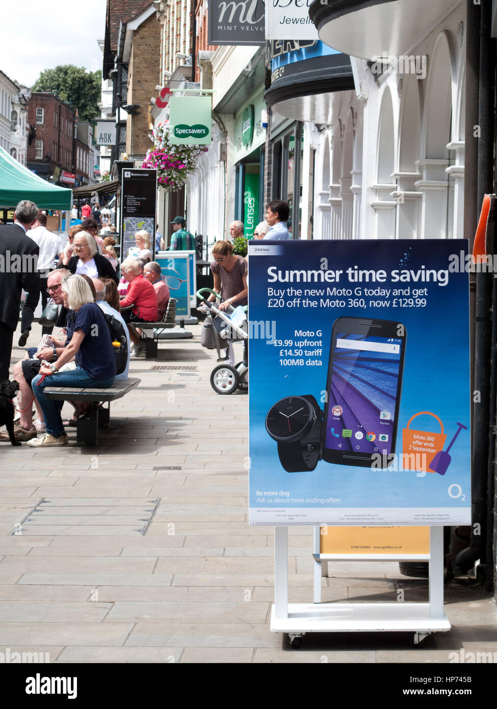 O2 advert hi-res stock photography and images - Alamy