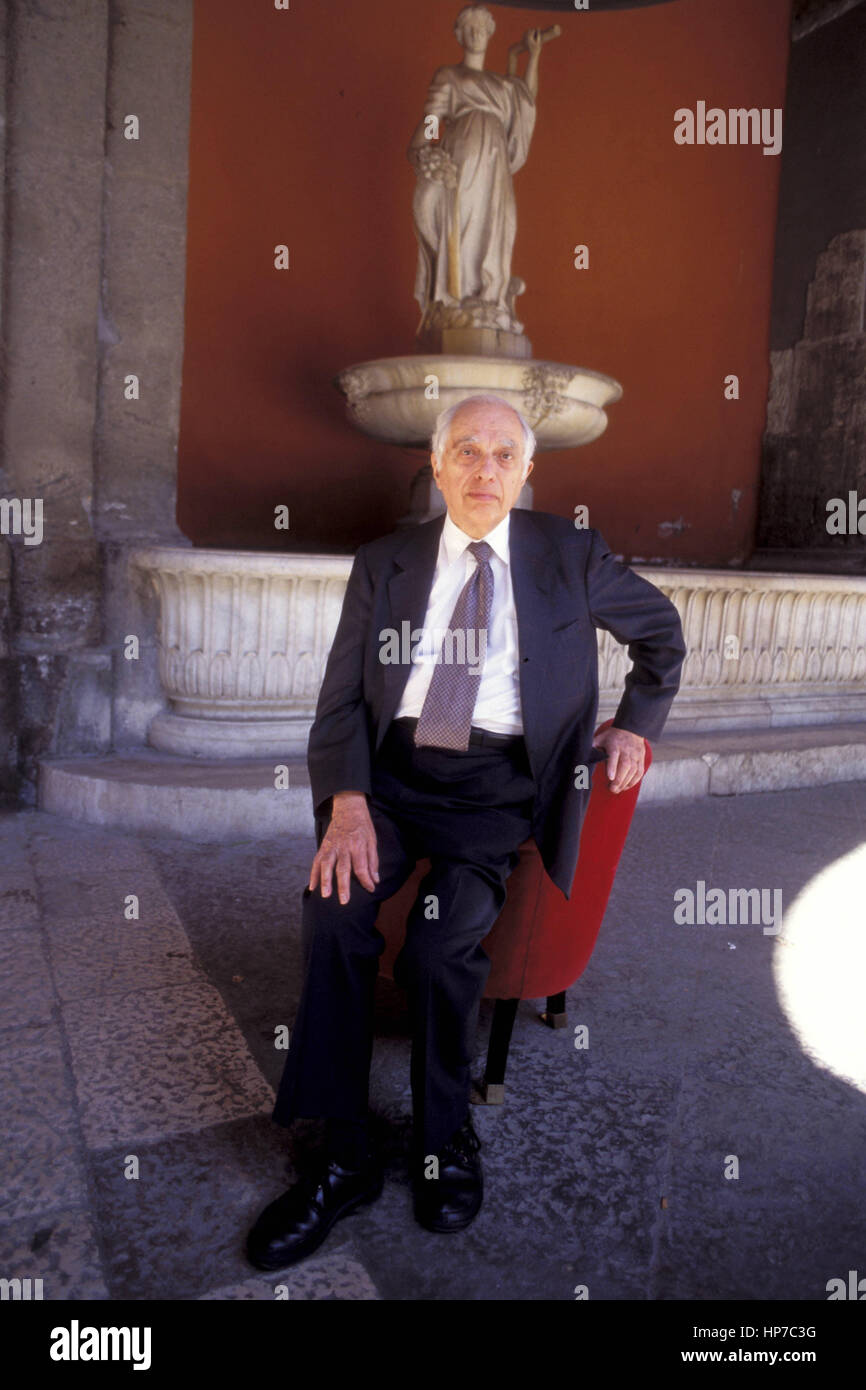Bernard LEWIS - Date : 20001201 ©Basso Cannarsa/Opale Stock Photo - Alamy