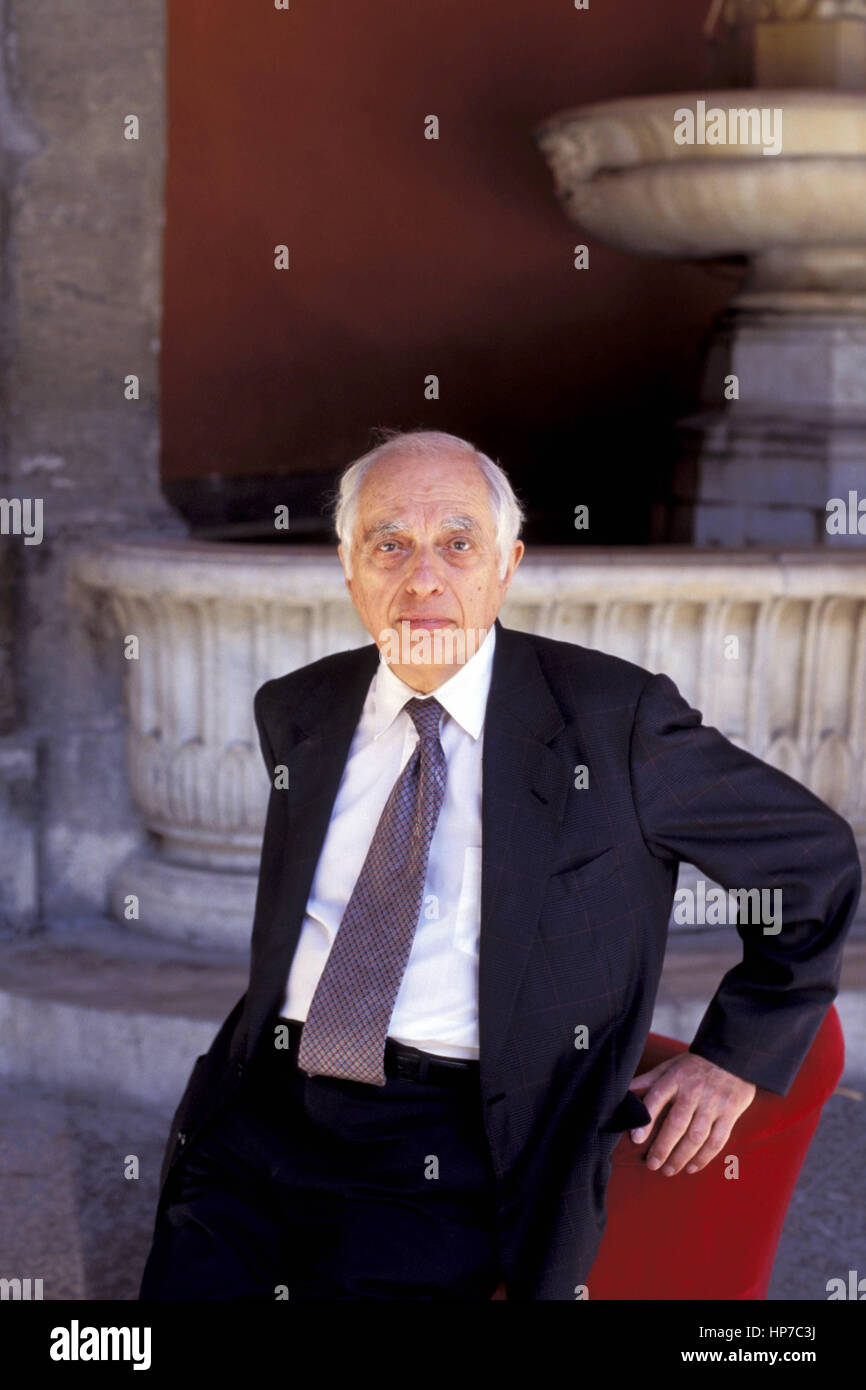 Bernard lewis hi-res stock photography and images - Alamy