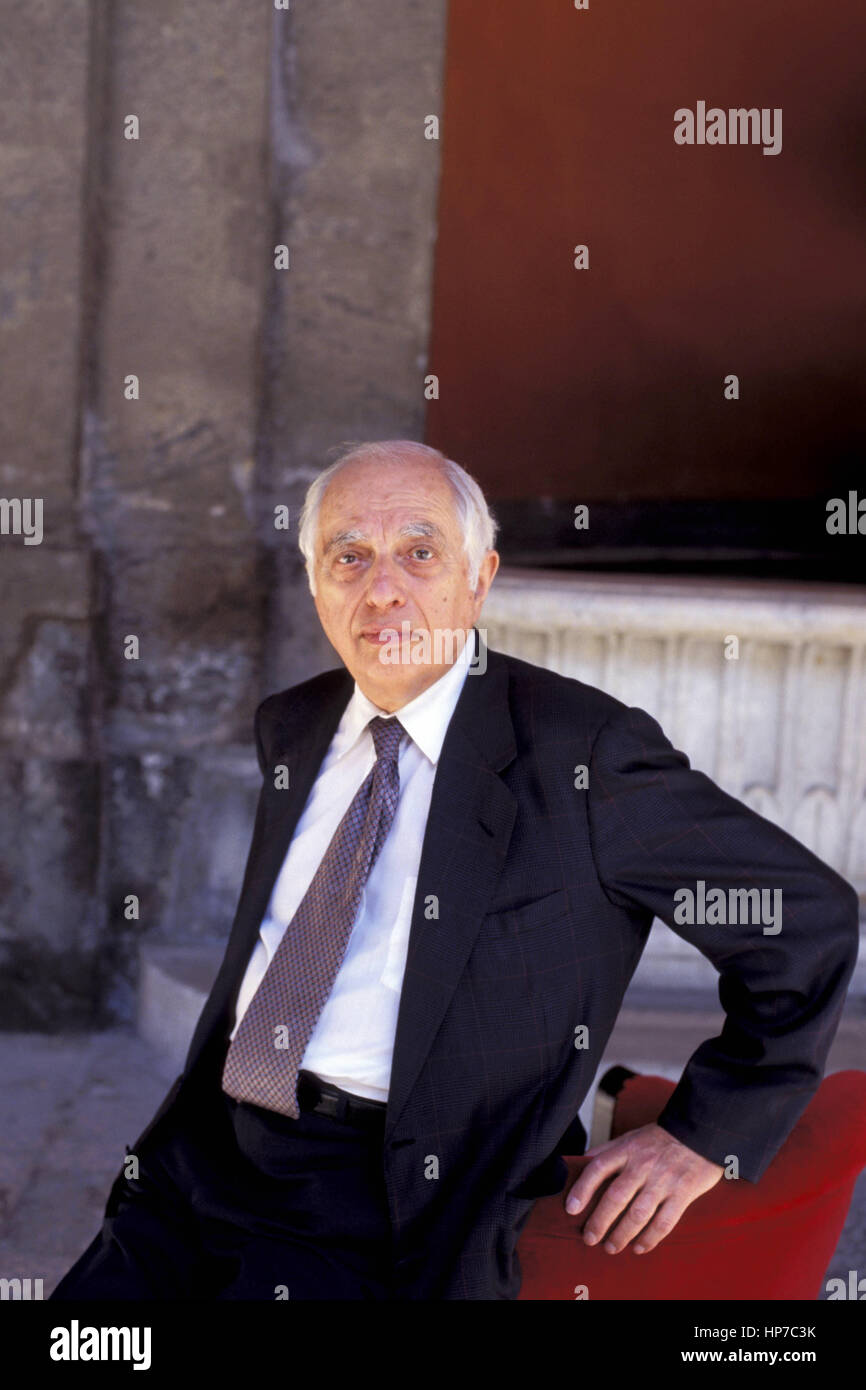 Bernard lewis hi-res stock photography and images - Alamy