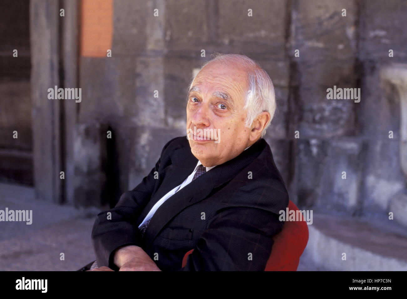 Bernard lewis hi-res stock photography and images - Alamy