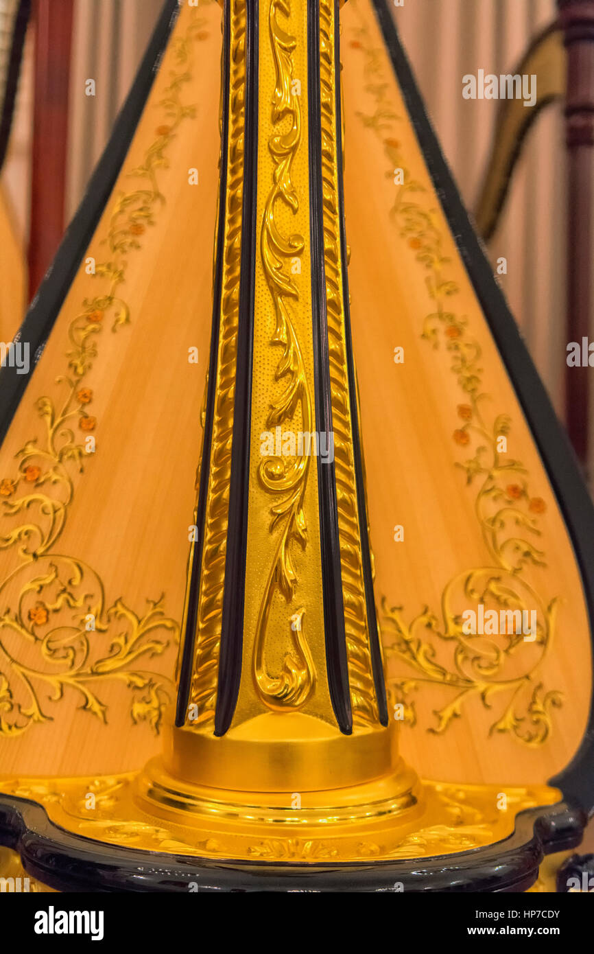 Harp shapes and details Stock Photo - Alamy