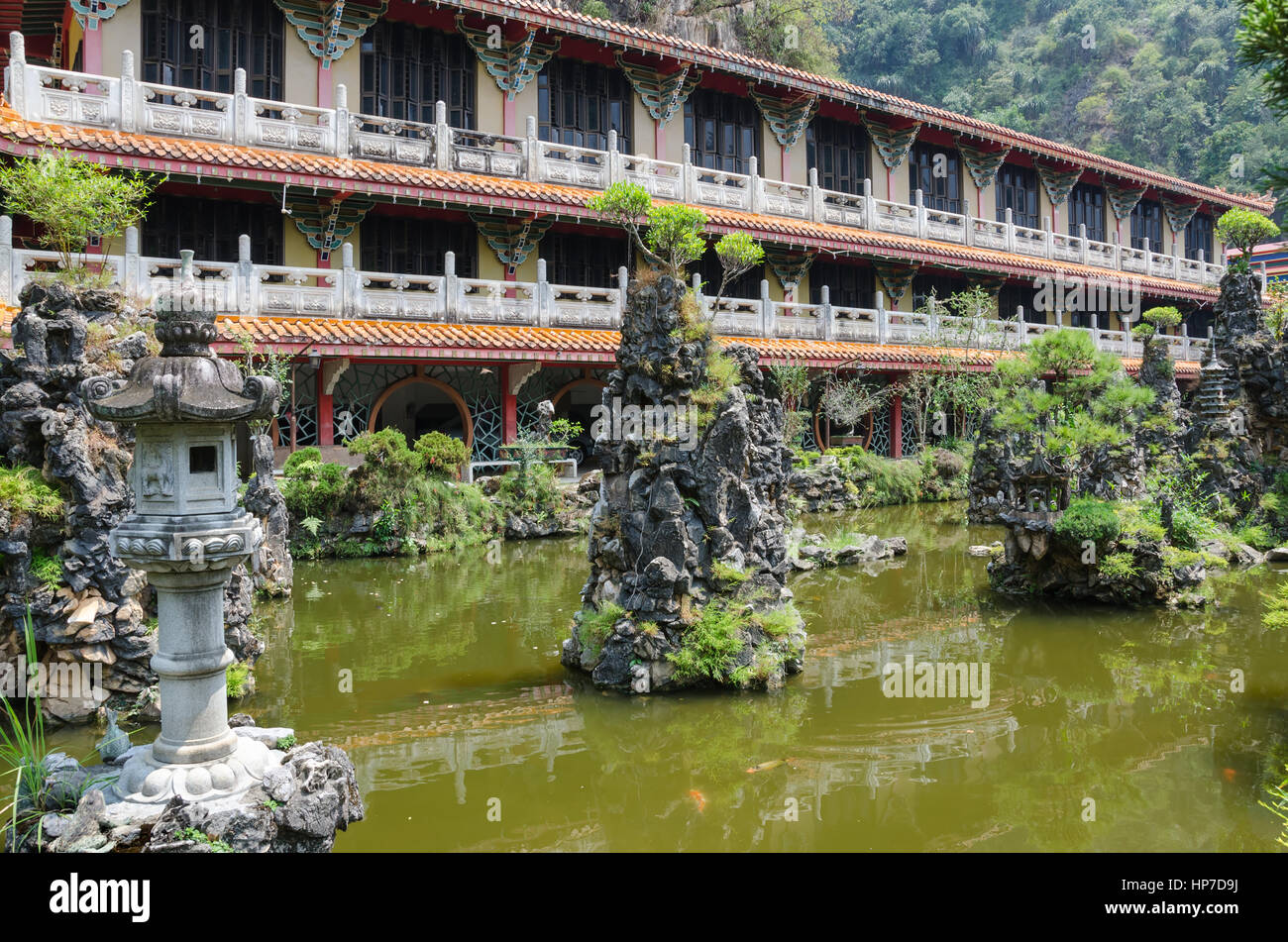 Sam poh tong temple hi-res stock photography and images - Alamy
