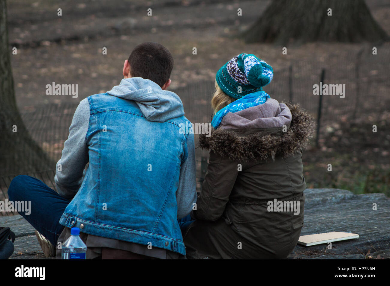 a couple talking in the park Stock Photo - Alamy