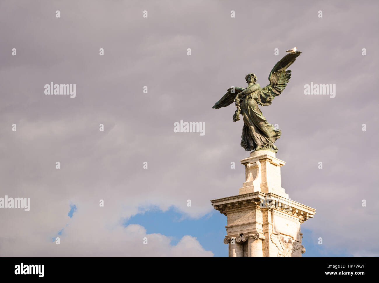 Historic Roman statue in Rome city centre Stock Photo - Alamy