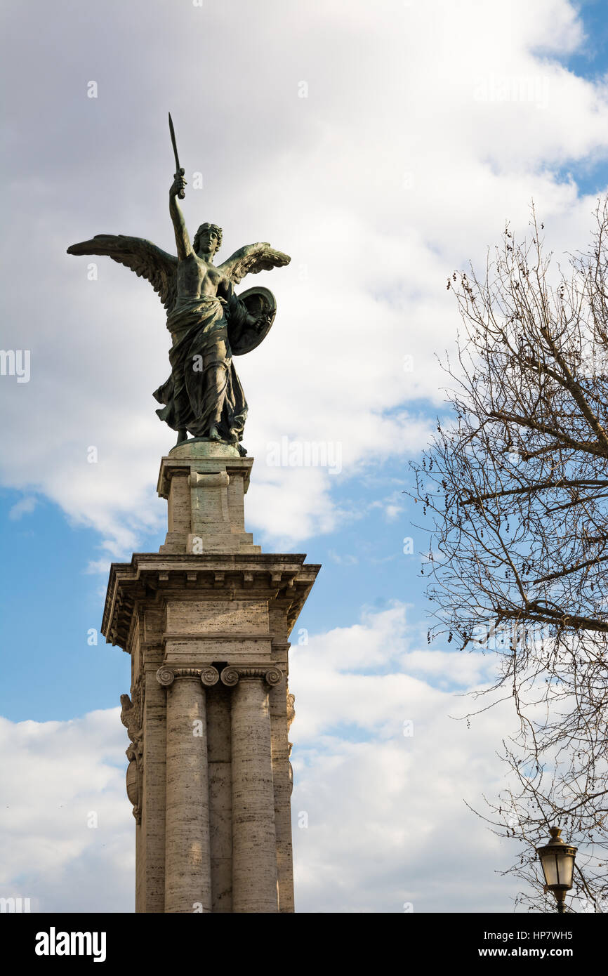 Historic Roman statue in Rome city centre Stock Photo - Alamy