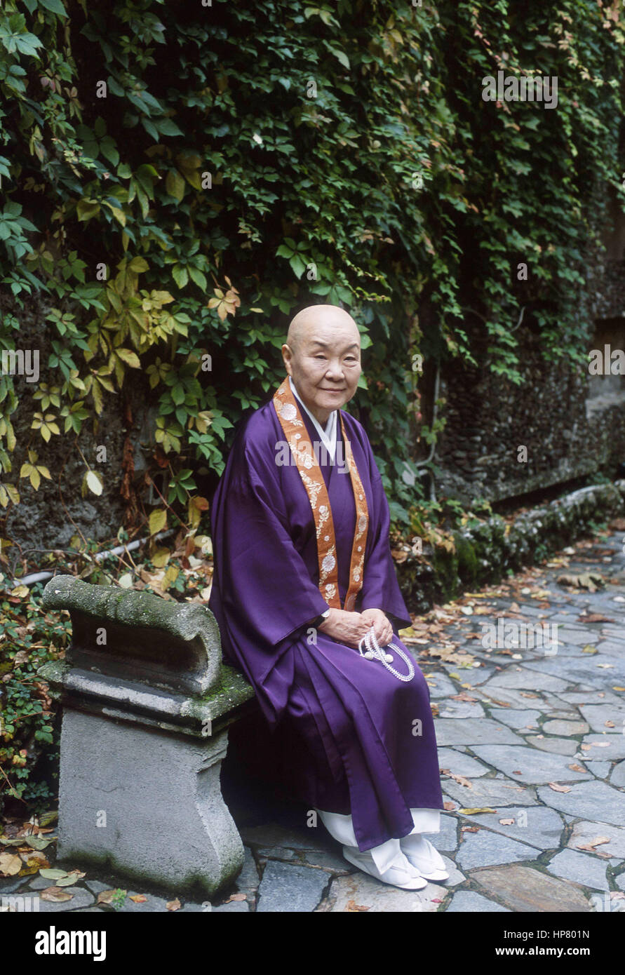 Harumi SETOUCHI (Jakucho Setochi) - Date : 20001201 ©Basso Cannarsa ...