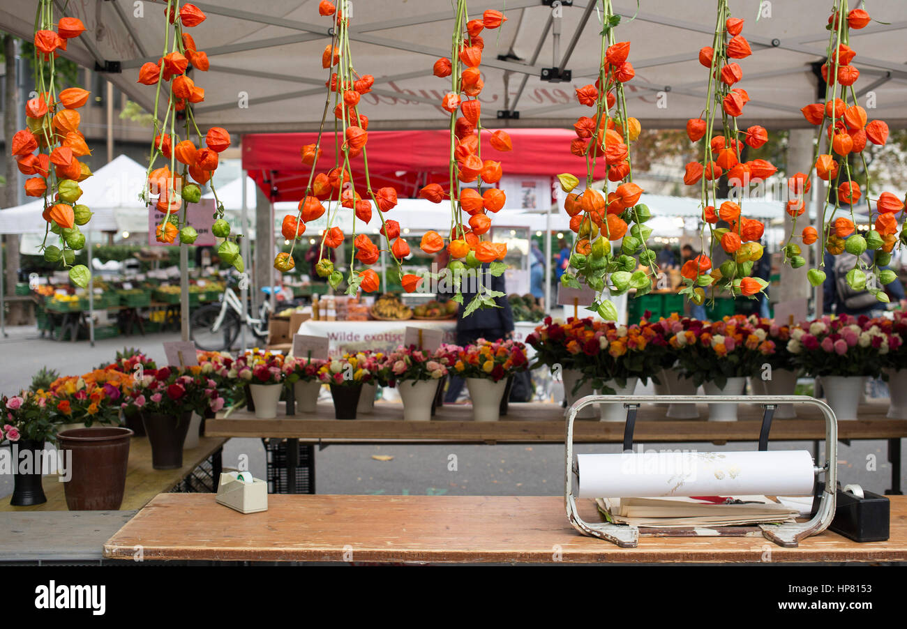 Weekly street market on Buerkliplatz Stock Photo - Alamy