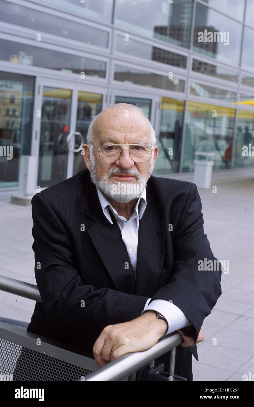 Richard sonnenfeldt hi-res stock photography and images - Alamy