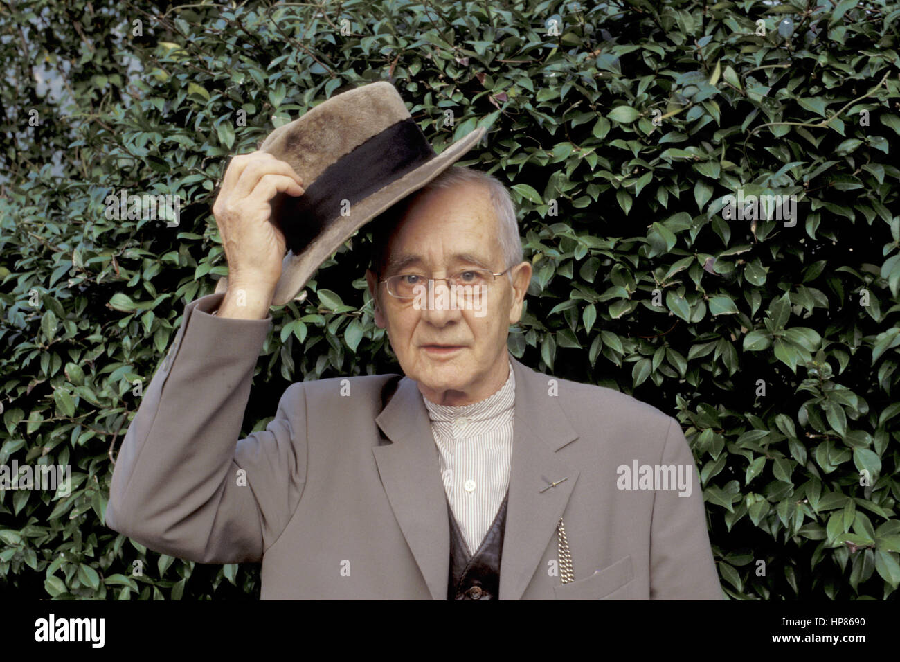Alan sillitoe hi-res stock photography and images - Alamy