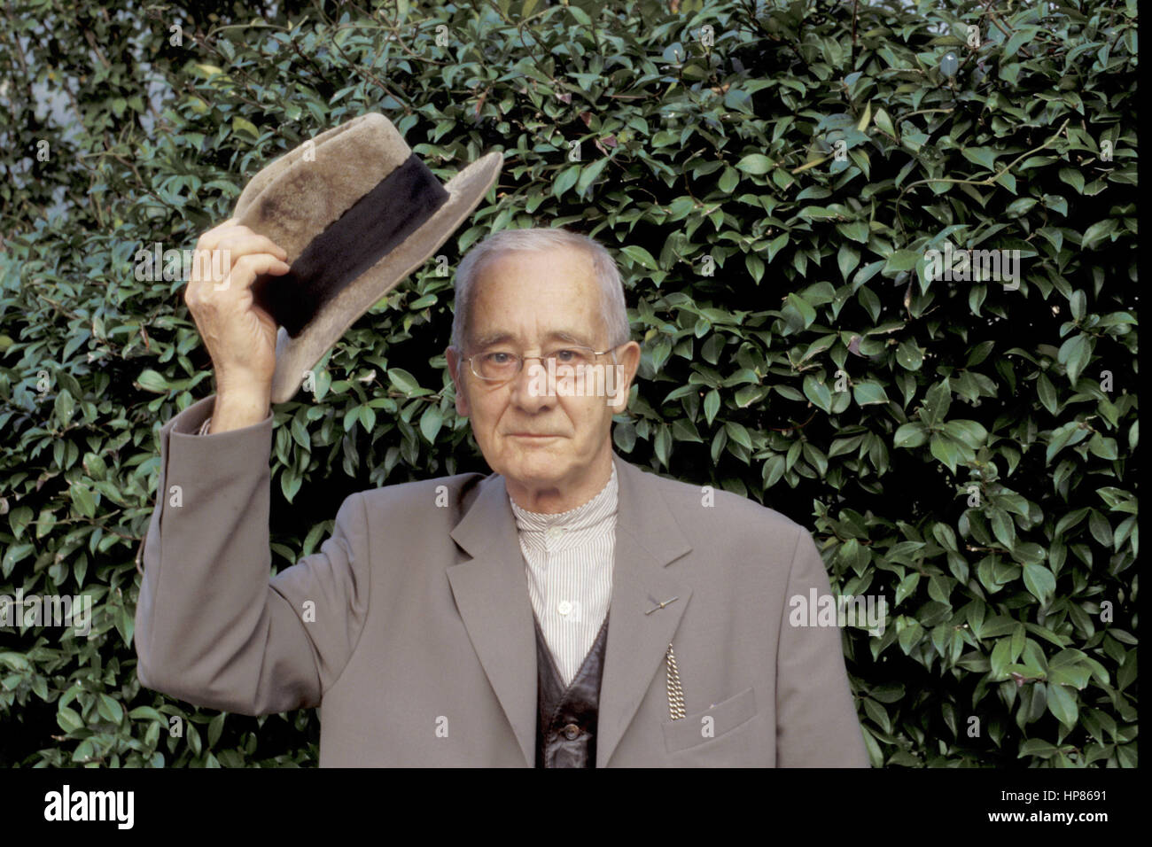 Alan sillitoe hi-res stock photography and images - Alamy