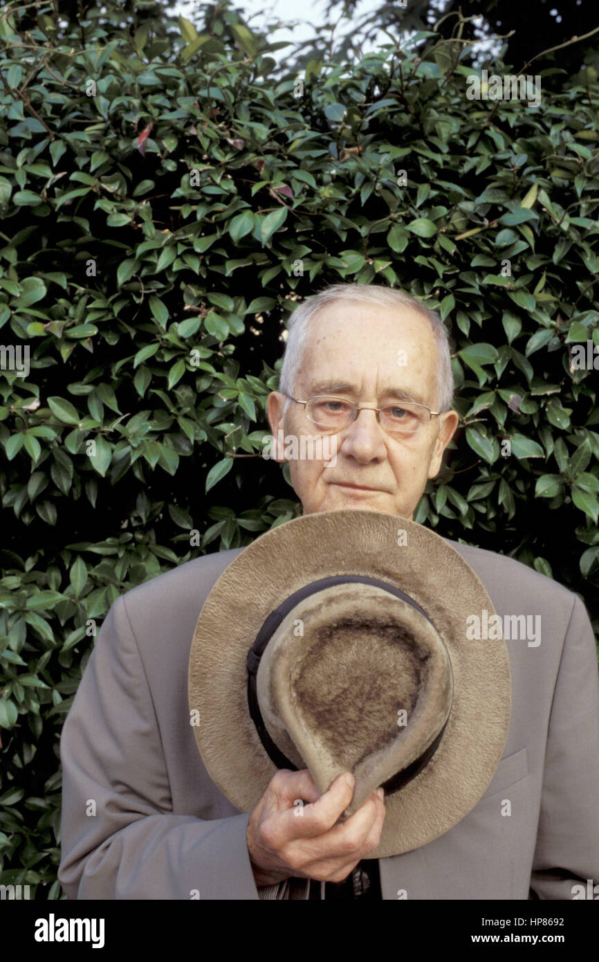 Alan sillitoe hi-res stock photography and images - Alamy