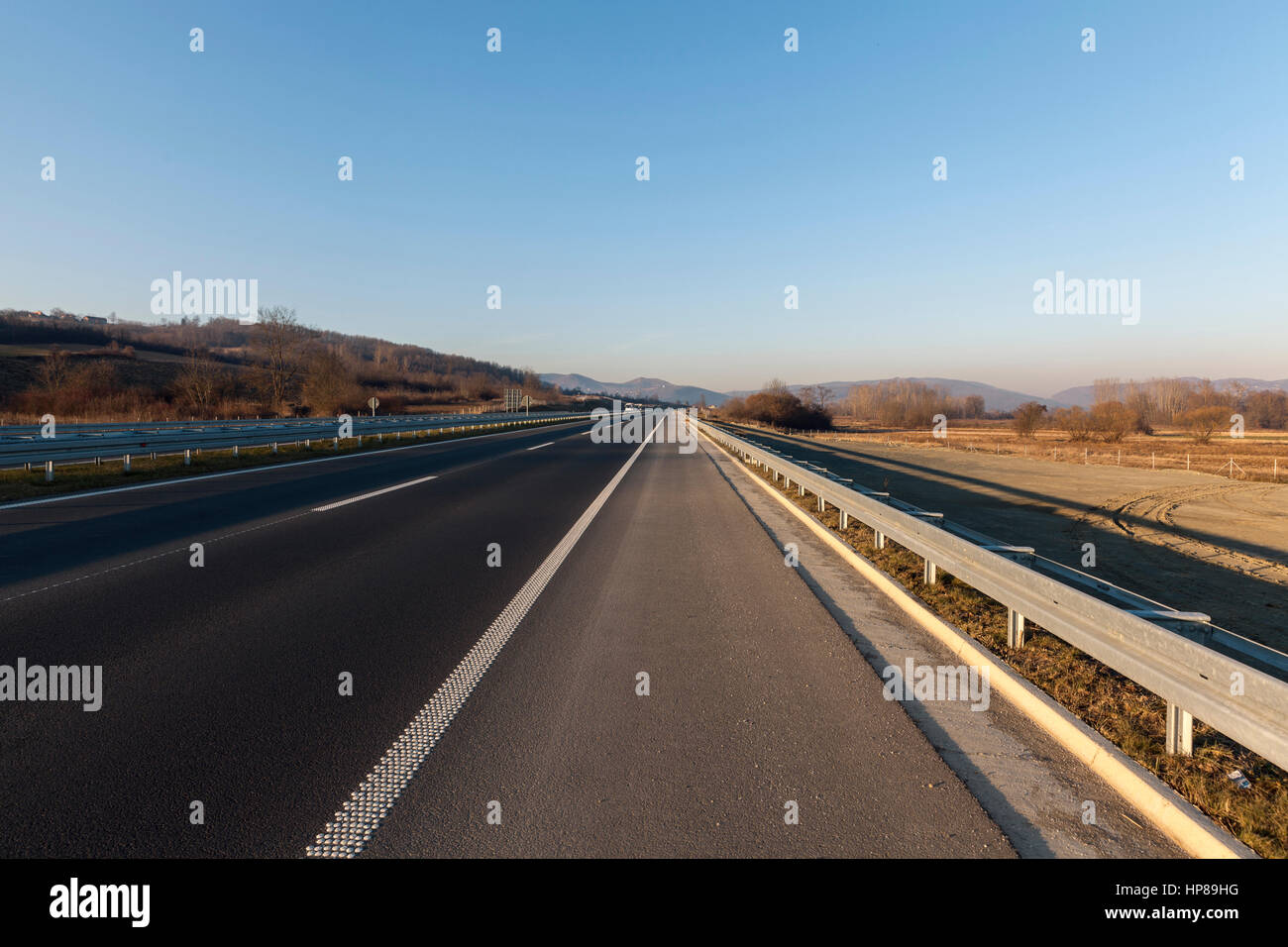 Empty highway hi-res stock photography and images - Alamy