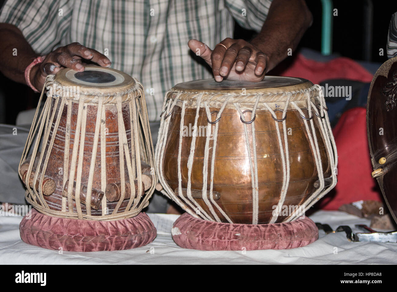 Tabla and sitar hi-res stock photography and images - Alamy