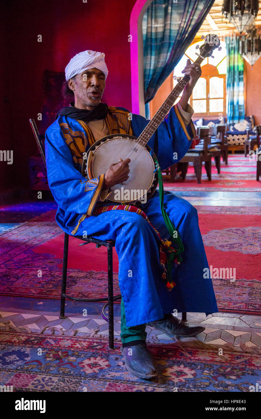 Ouarzazate, Morocco. Amazigh Berber Banjo Player Stock Photo - Alamy