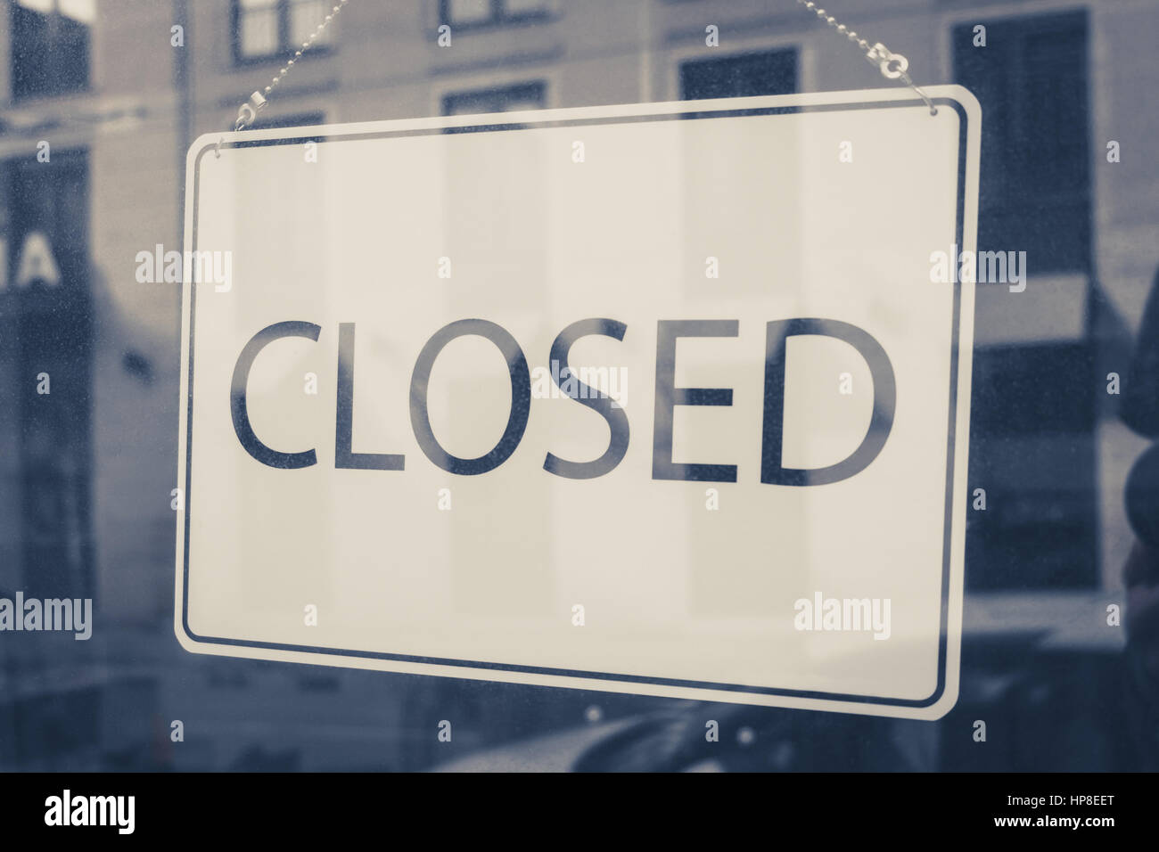 Shutdown closed sign commercial hi-res stock photography and images - Alamy