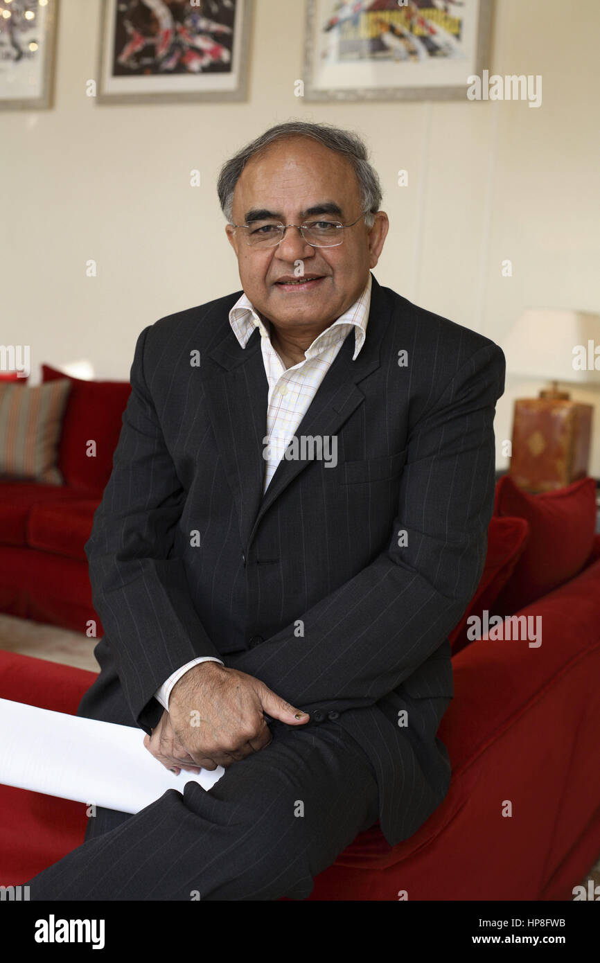 Gurcharan das hi-res stock photography and images - Alamy