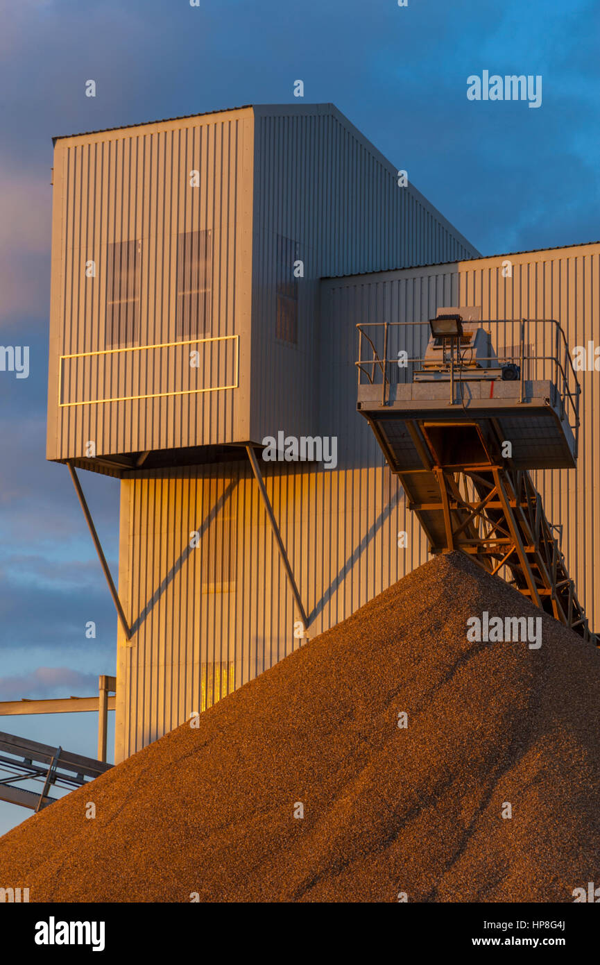Aggregates processing plant hi-res stock photography and images - Alamy