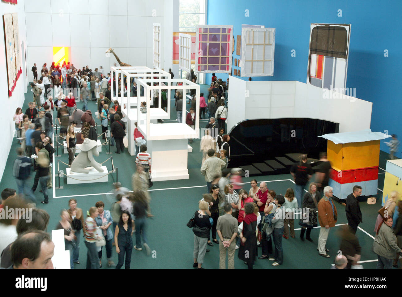 Visitors during the last weekend of the documenta 12 art exhibition on ...