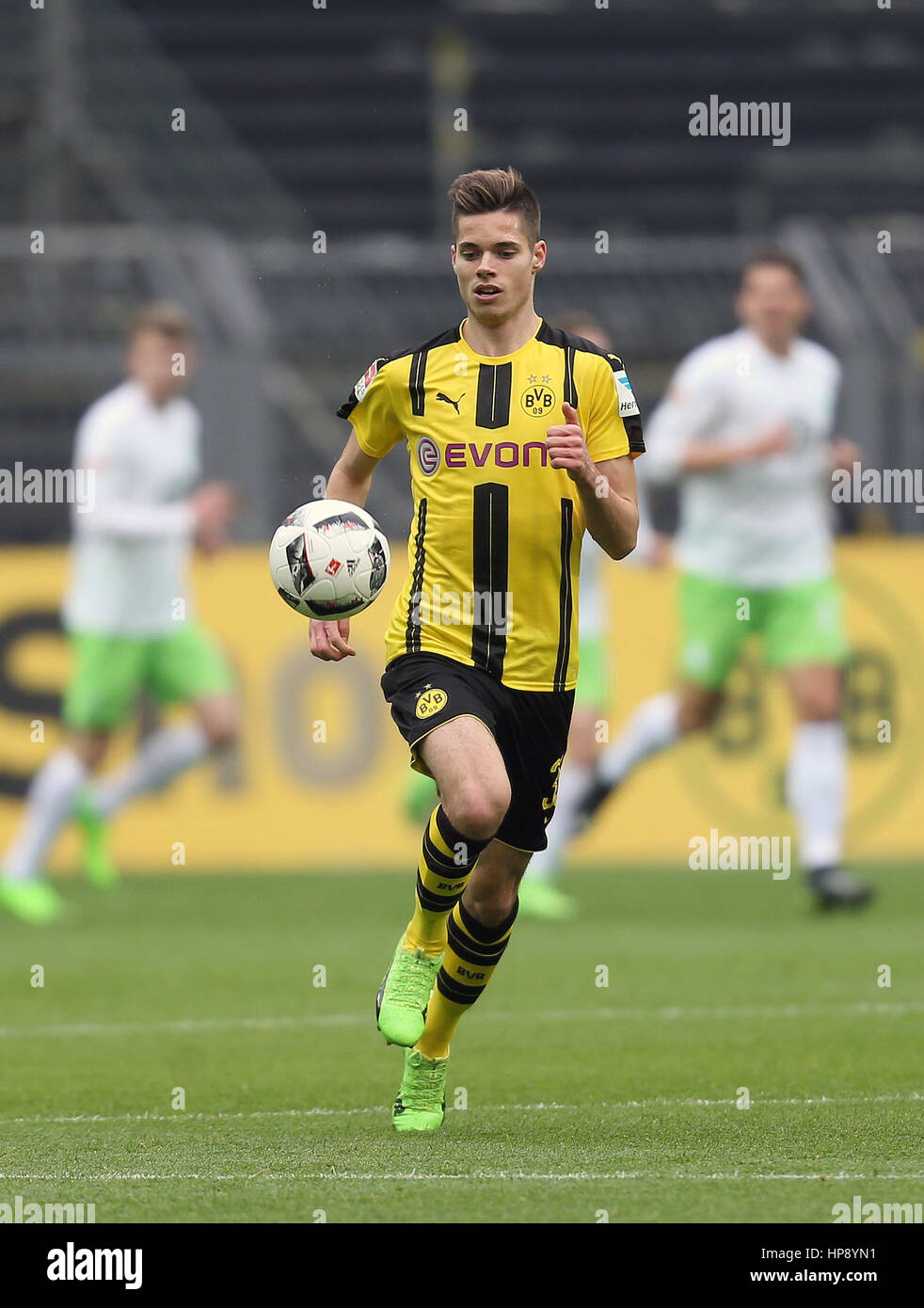 Dortmund, Germany. 18th Feb, 2017. Julian Weigl of Dortmund in action ...